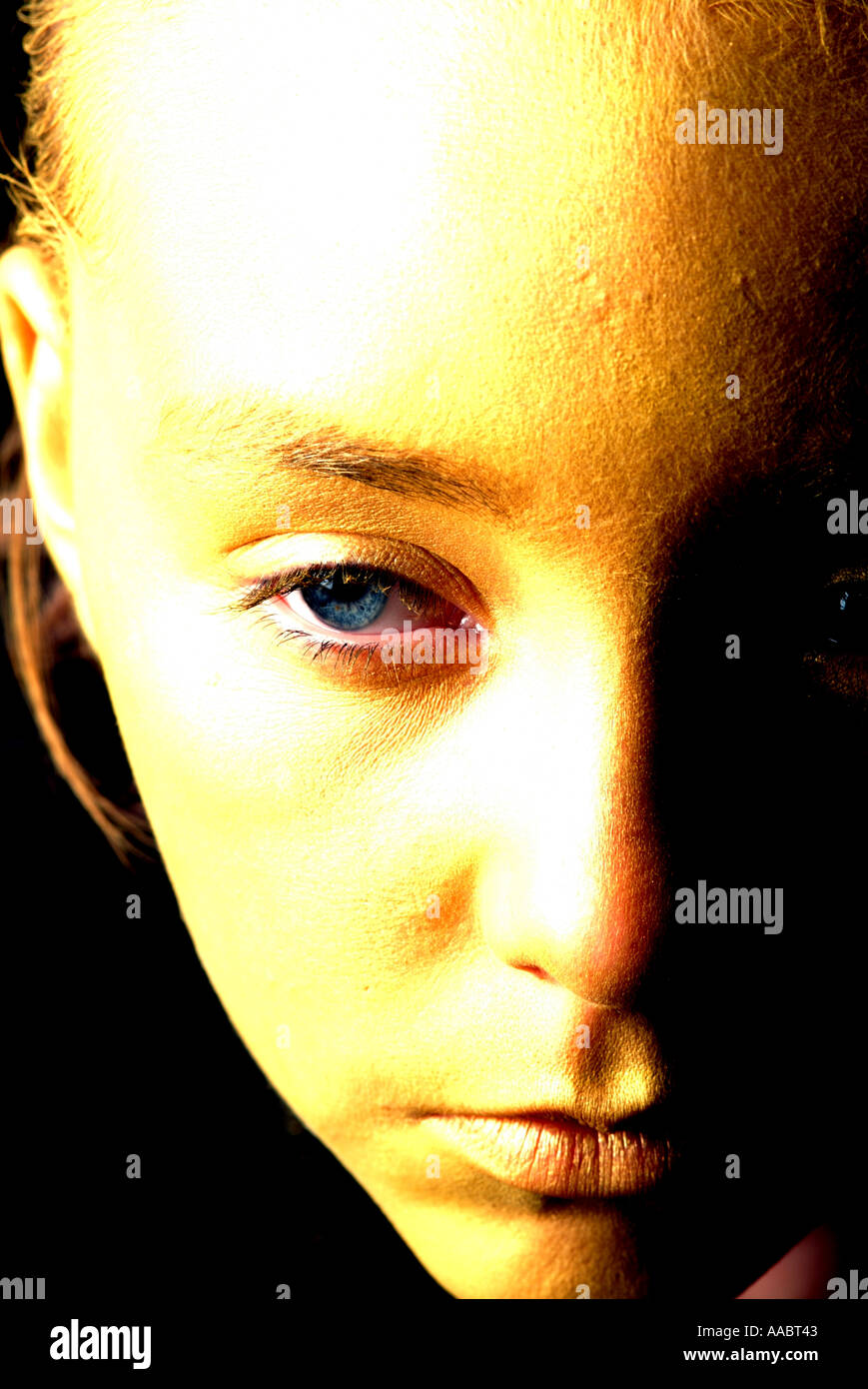 gold face girl Stock Photo - Alamy