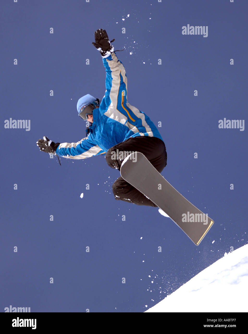 Snowboarder jump suns hi-res stock photography and images - Alamy