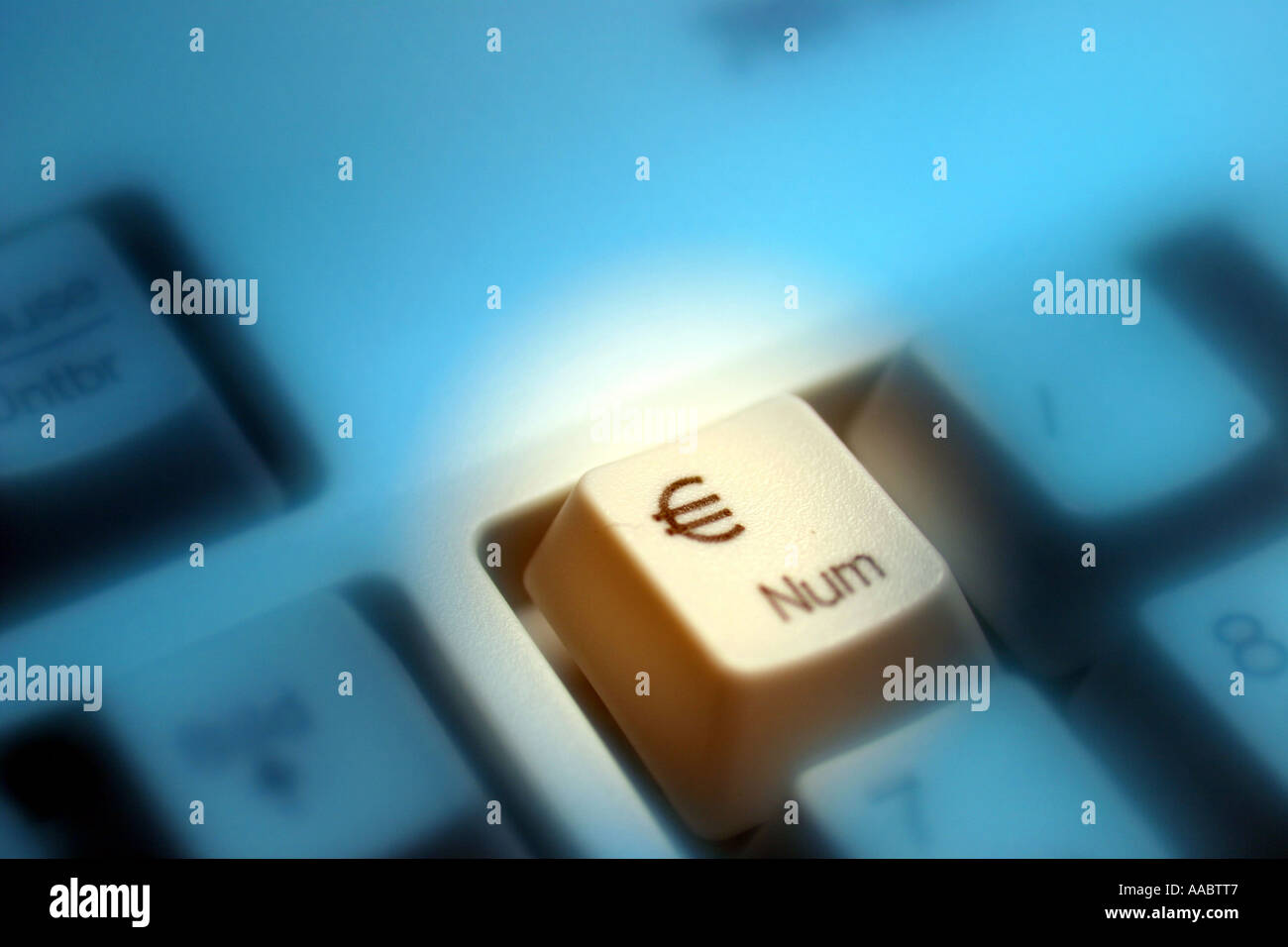 Eurosymbol on a computer key Stock Photo - Alamy