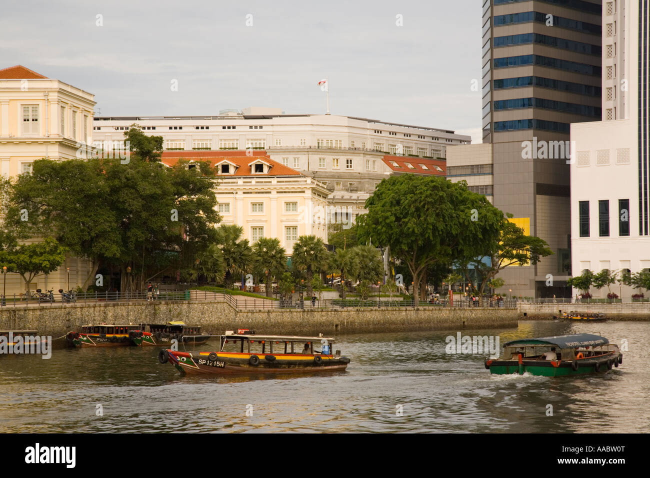 Boat bumboat singapore river hi-res stock photography and images - Alamy