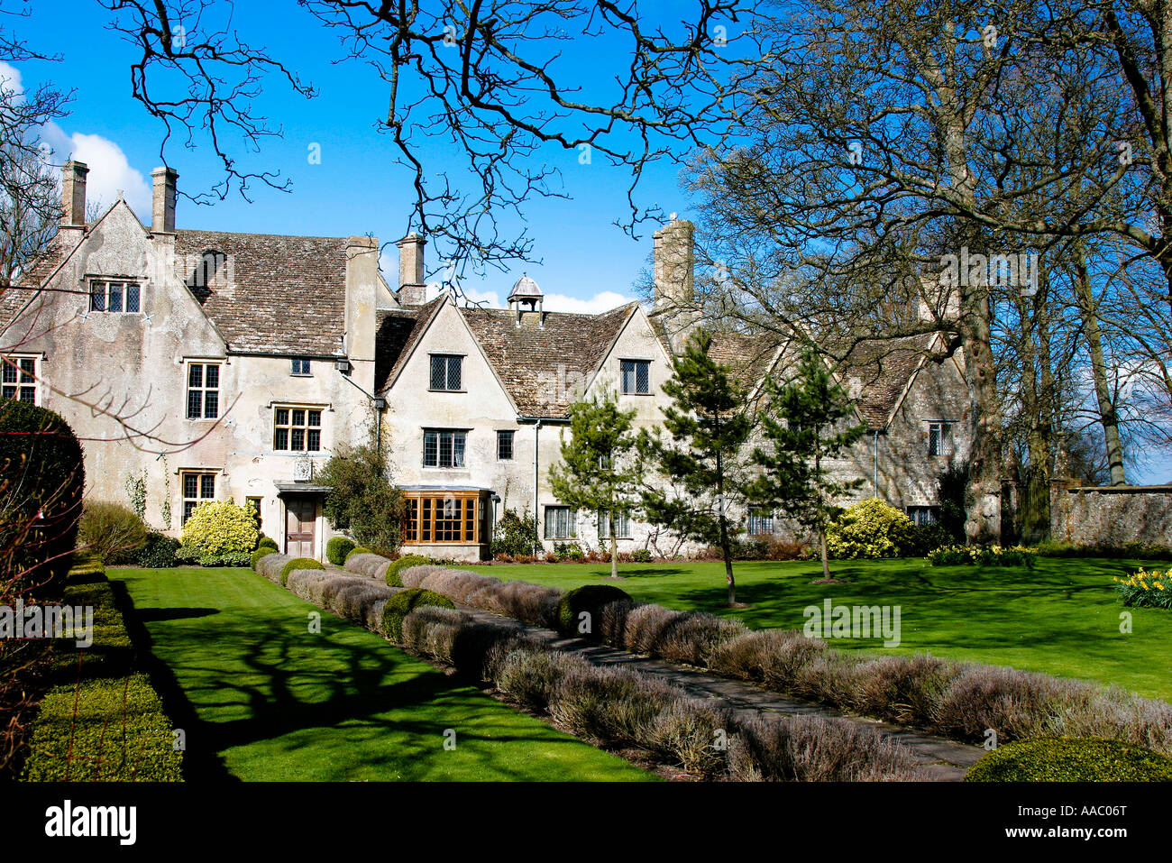 Edwardian manor hi-res stock photography and images - Alamy