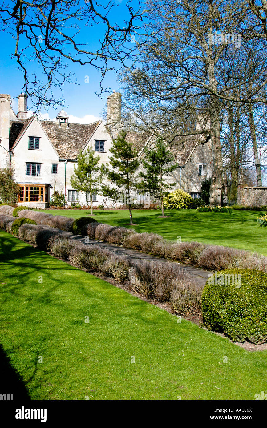 Edwardian manor hi-res stock photography and images - Alamy