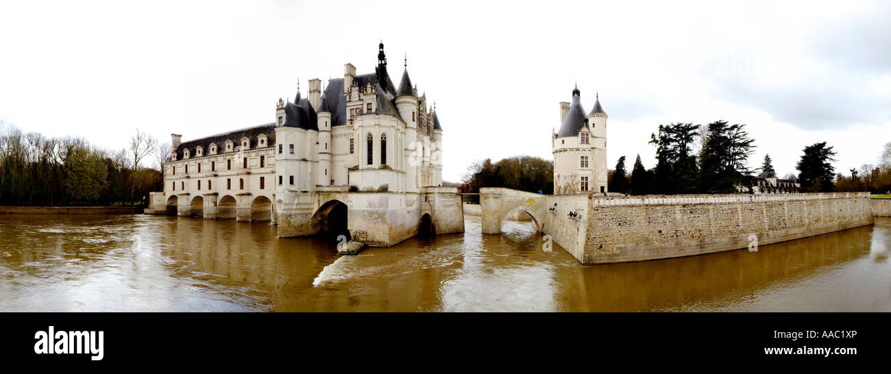 Panorama of Chateau de Chenonceau over the river Stock Photo - Alamy