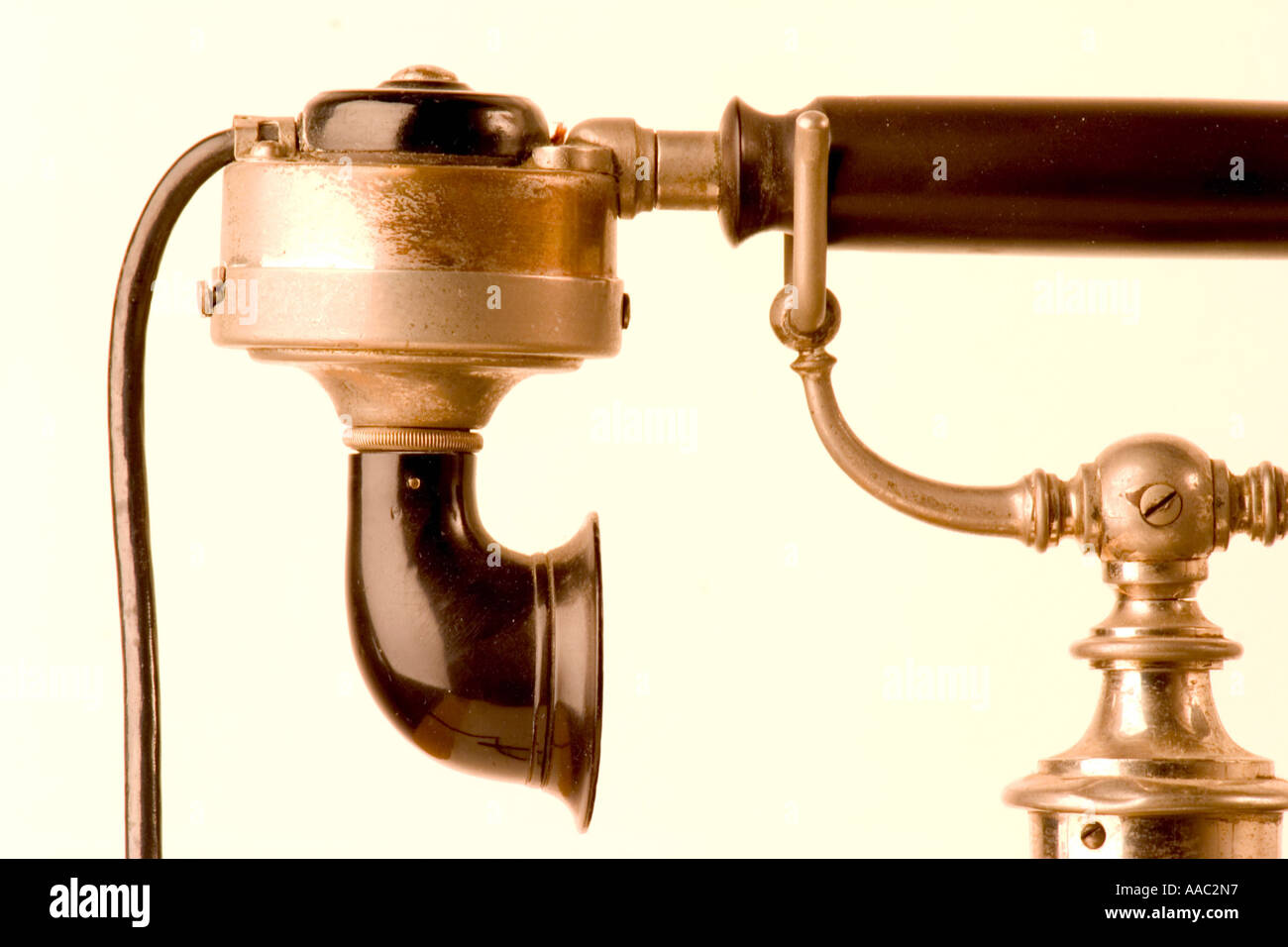 Photo of old telephone set hi-res stock photography and images - Alamy