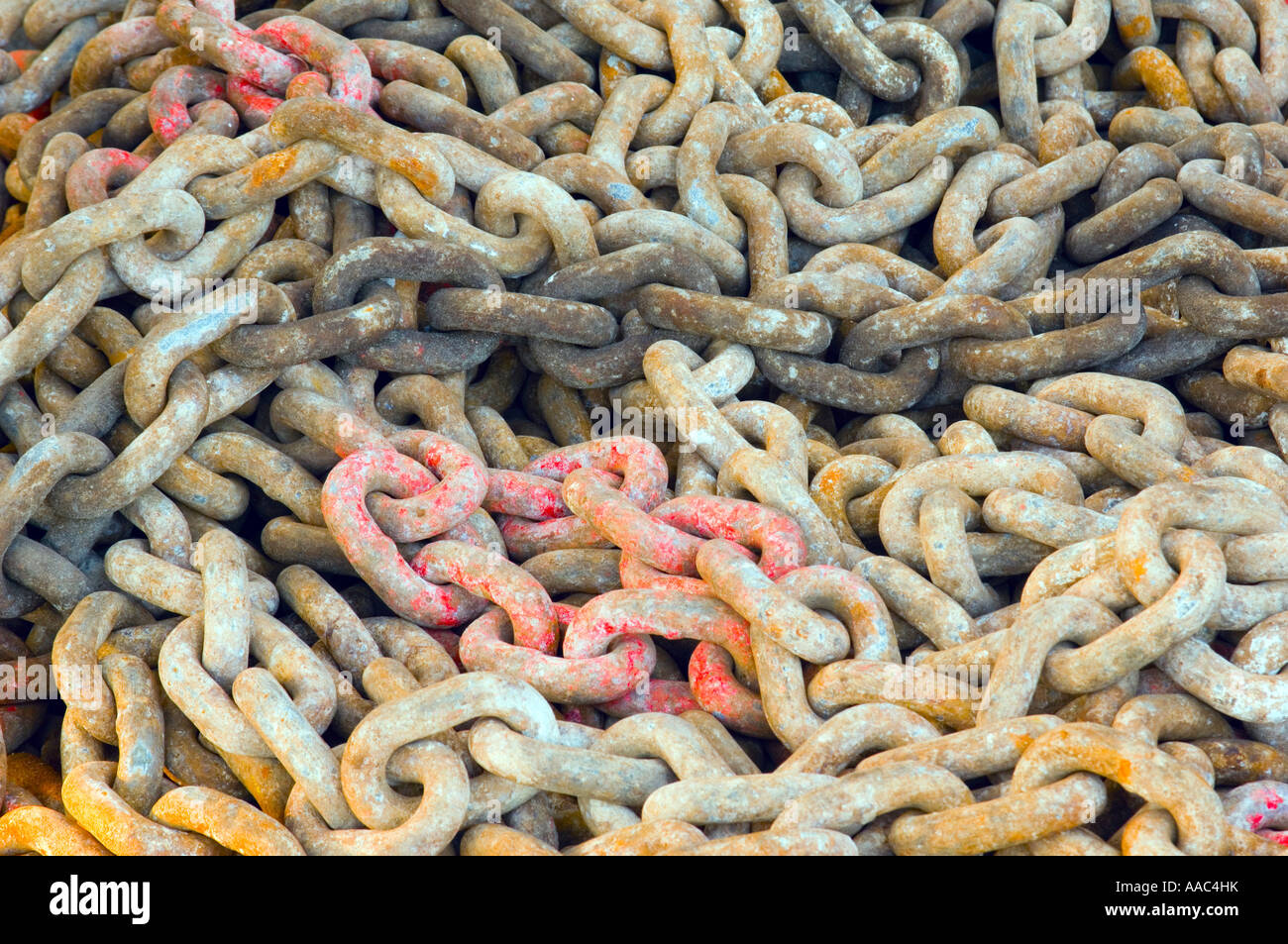 Connected chains hi-res stock photography and images - Alamy