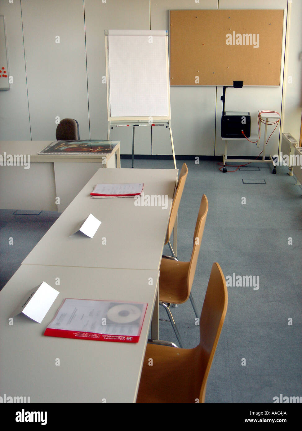 Empty conference room Stock Photo - Alamy