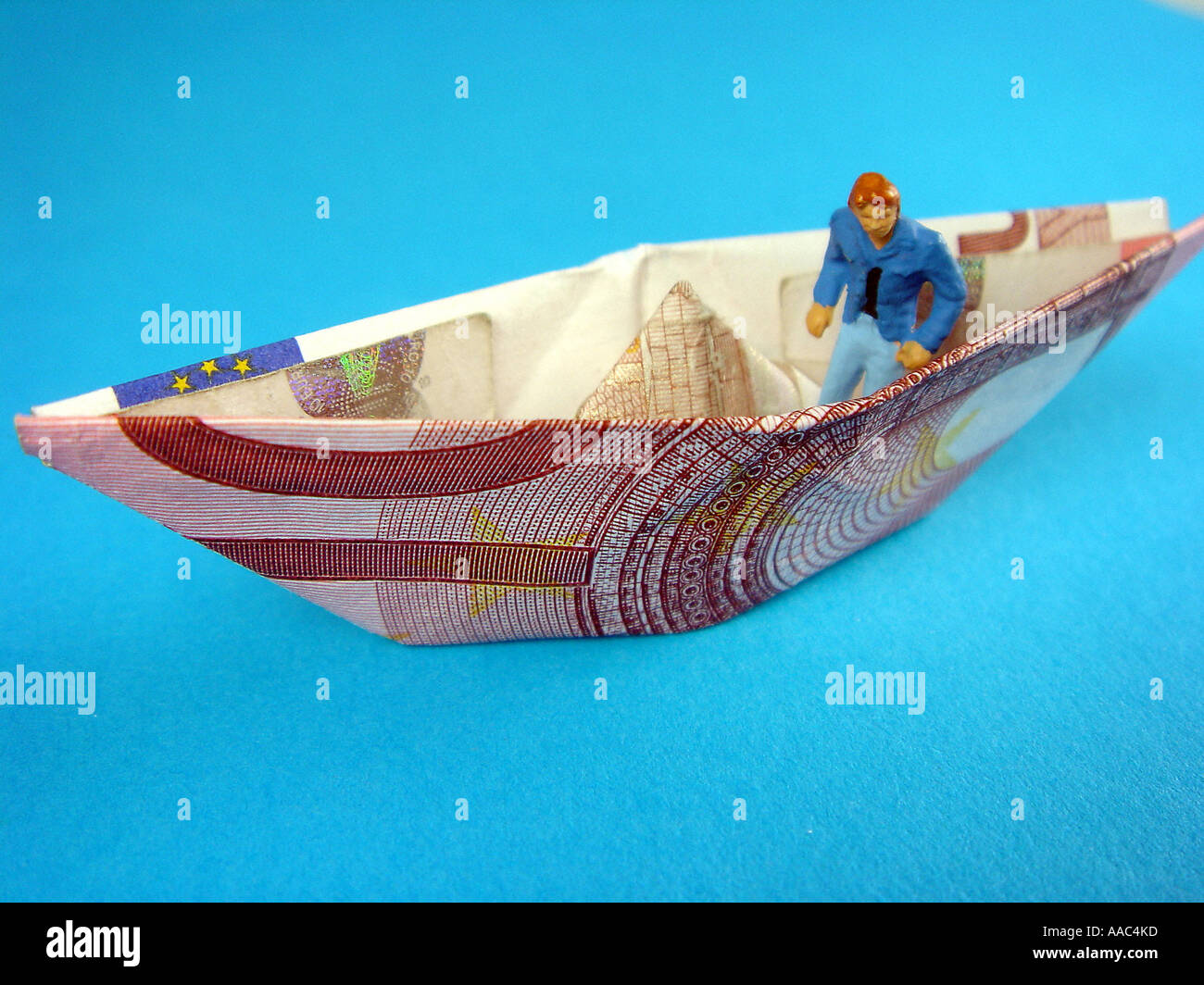 Ship life cycle hi-res stock photography and images - Alamy