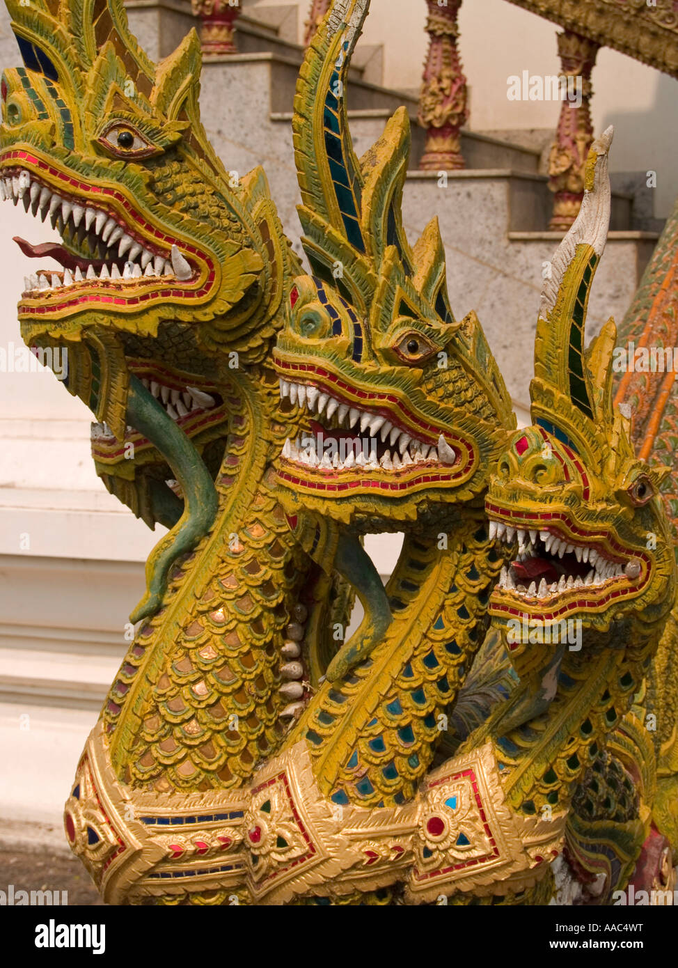 Dragon guard sculptures hi-res stock photography and images - Alamy