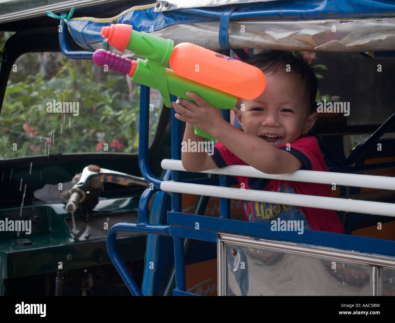 Songkran festival thailand water guns hi-res stock photography and ...