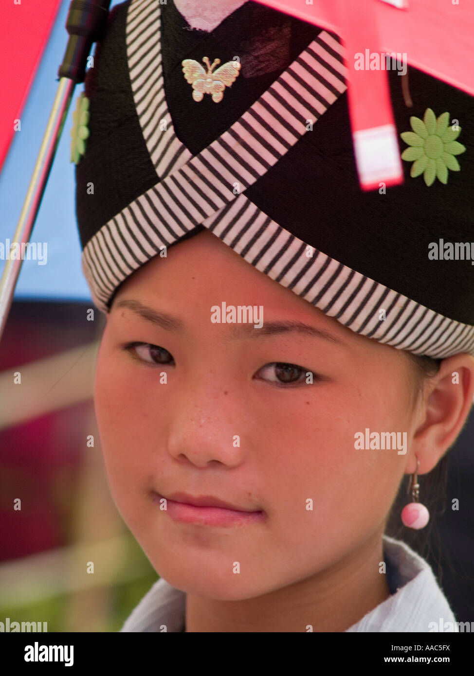 Hmong girl with headdress hi-res stock photography and images - Alamy
