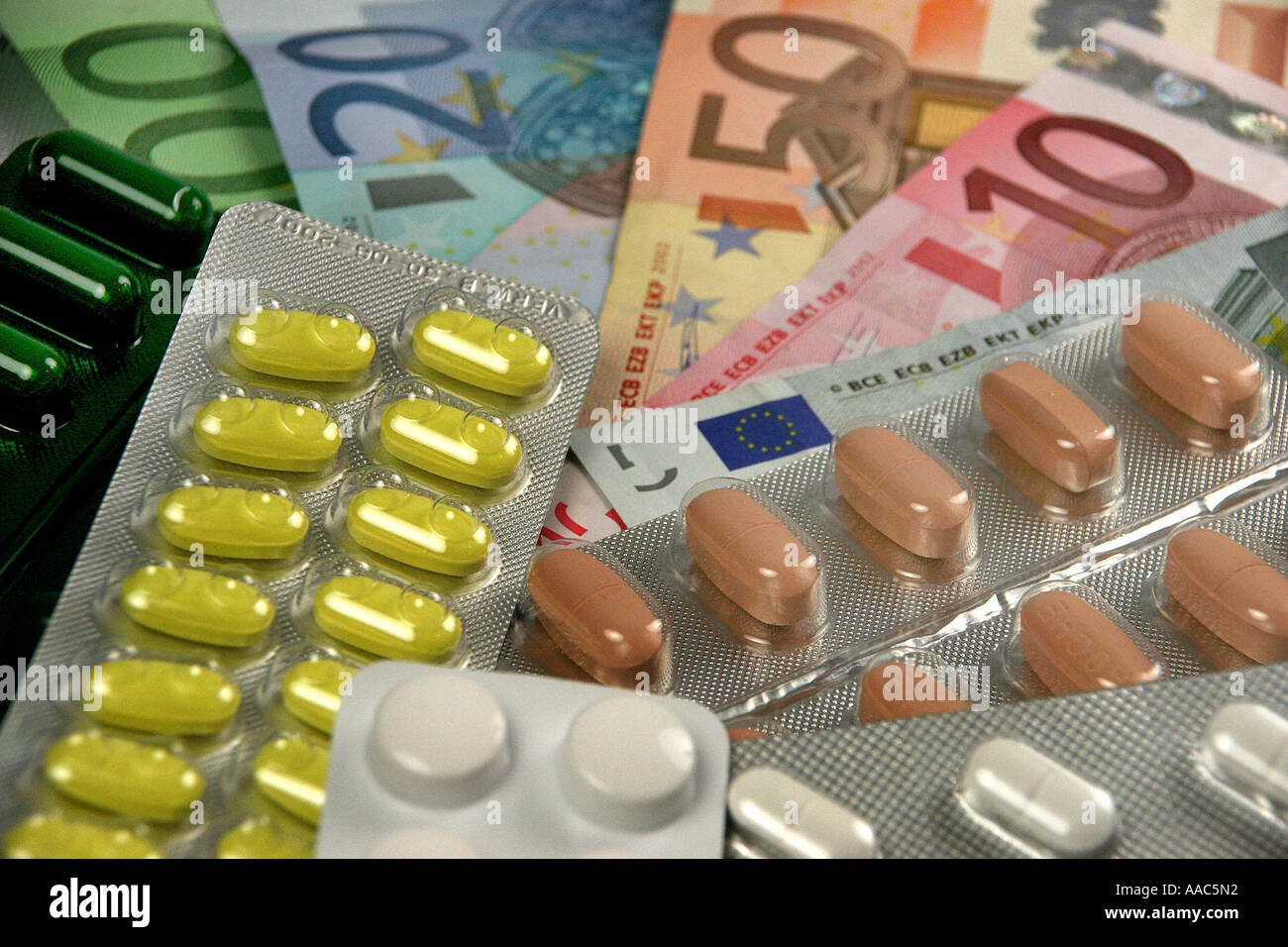 Drug pricing bills hi-res stock photography and images - Alamy