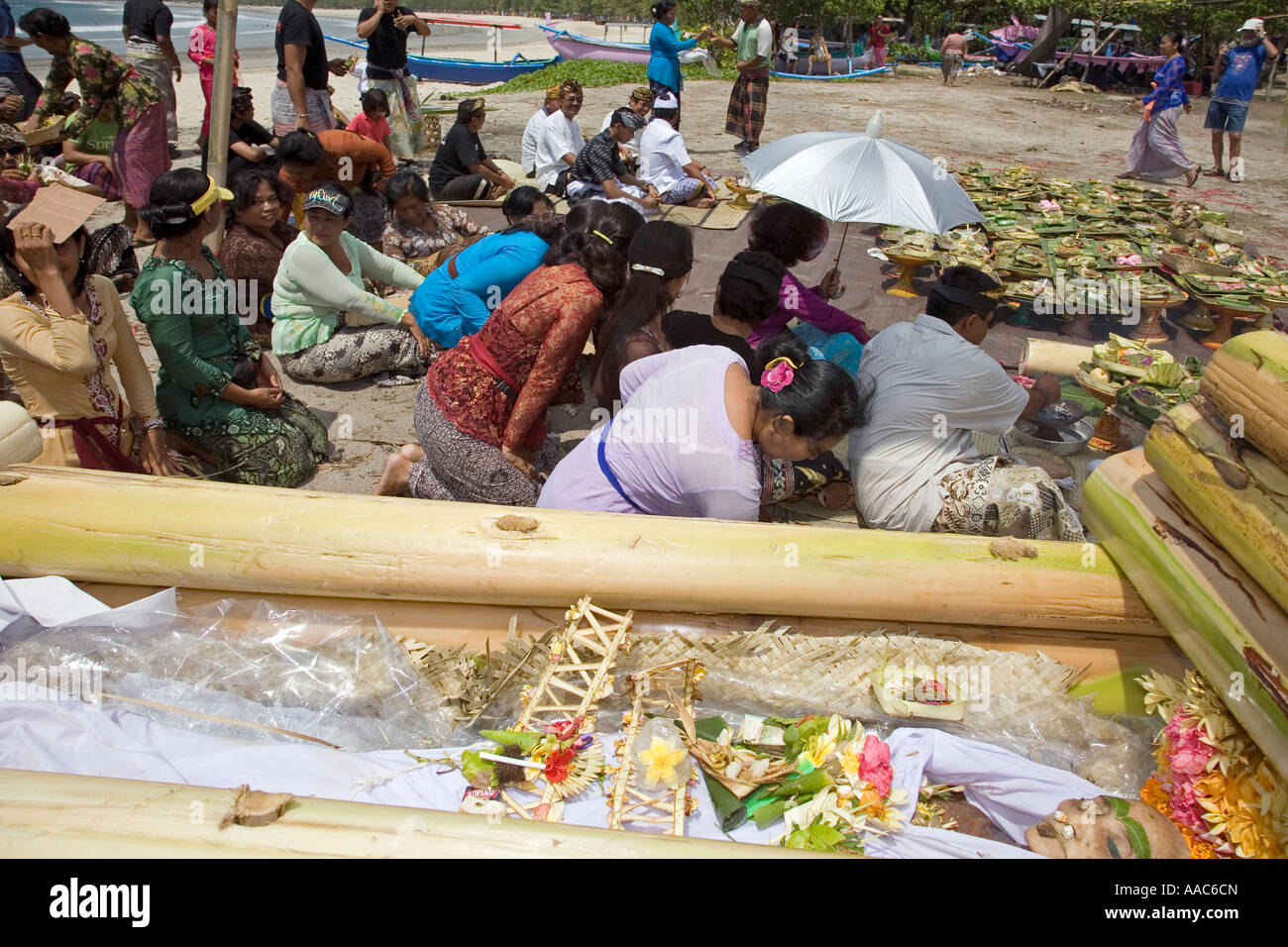 Hindu cremation procedure hi-res stock photography and images - Alamy