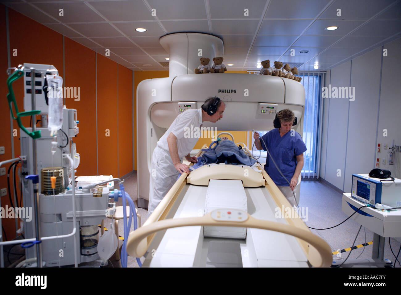 Open mri hi-res stock photography and images - Alamy