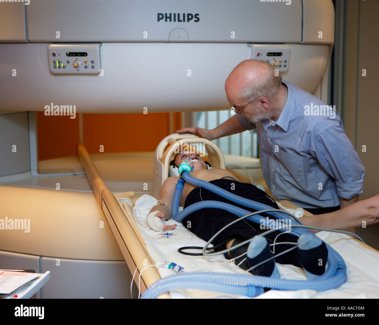 Open mri hi-res stock photography and images - Alamy