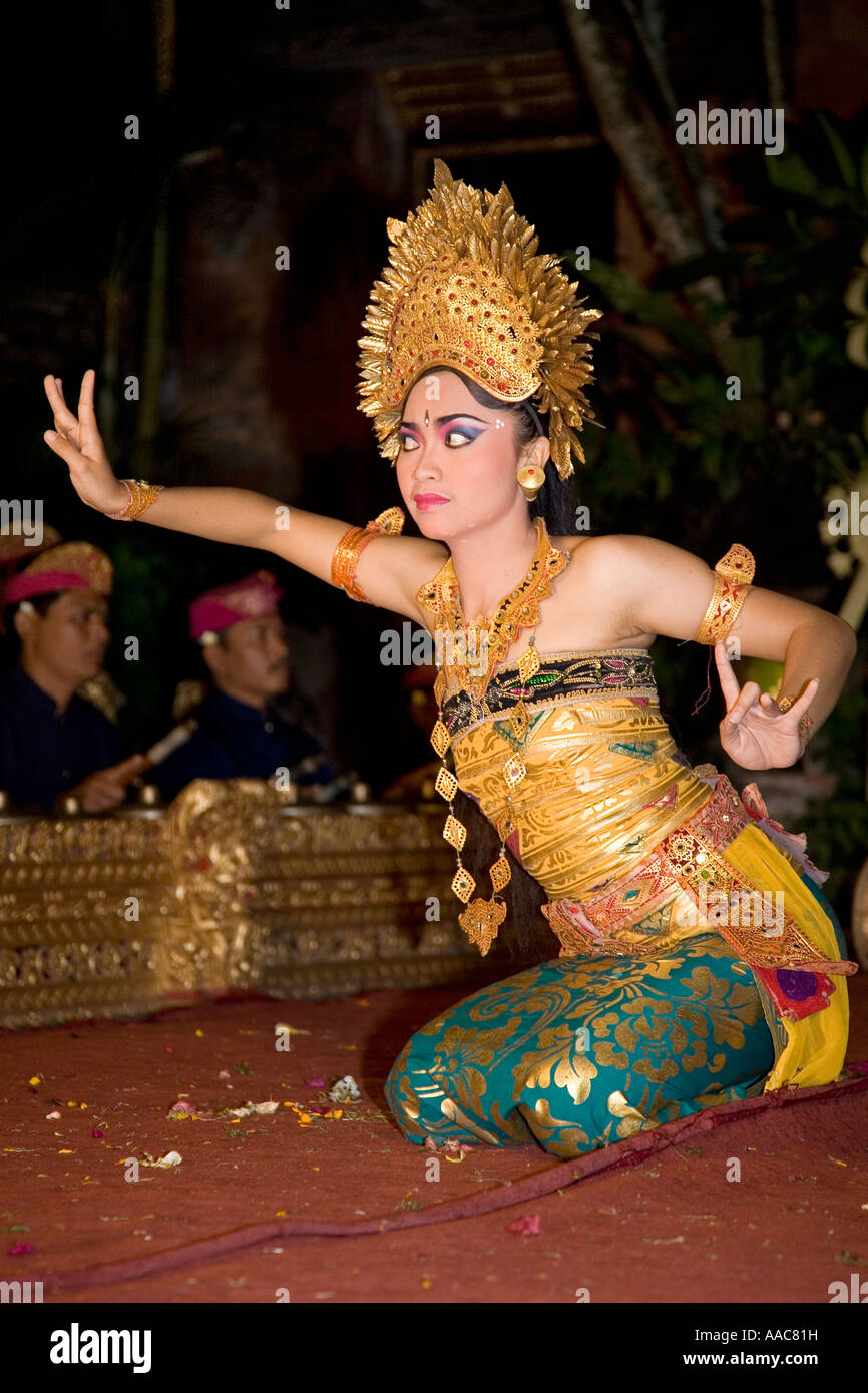 Traditional dancer Bali Indonesia Stock Photo - Alamy
