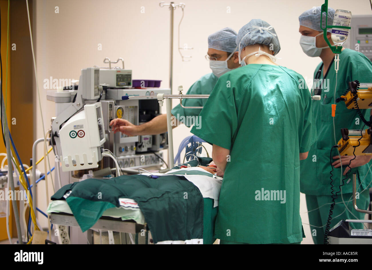 Child anesthesia mask hi-res stock photography and images - Alamy