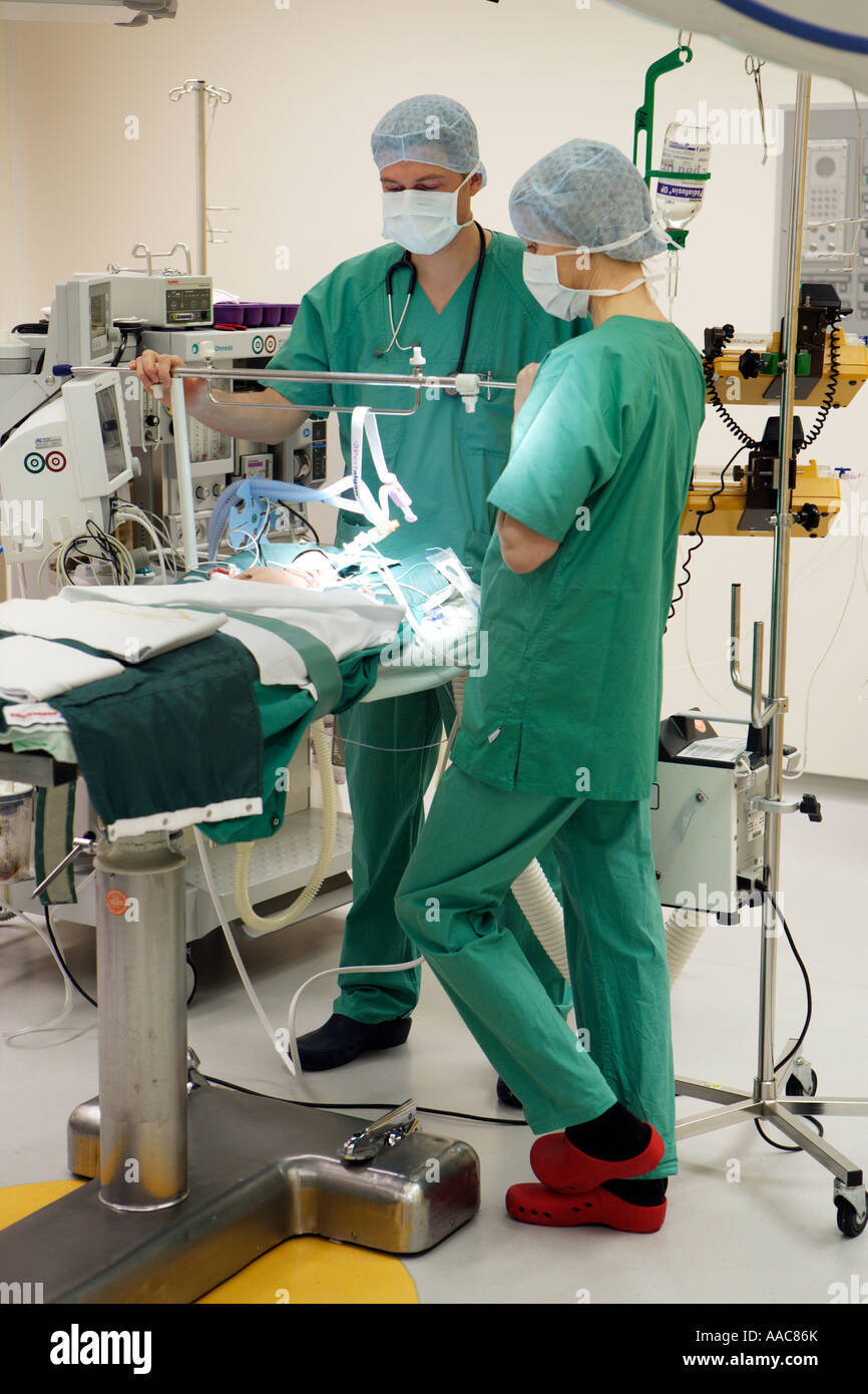 Anesthesia of a child hi-res stock photography and images - Alamy