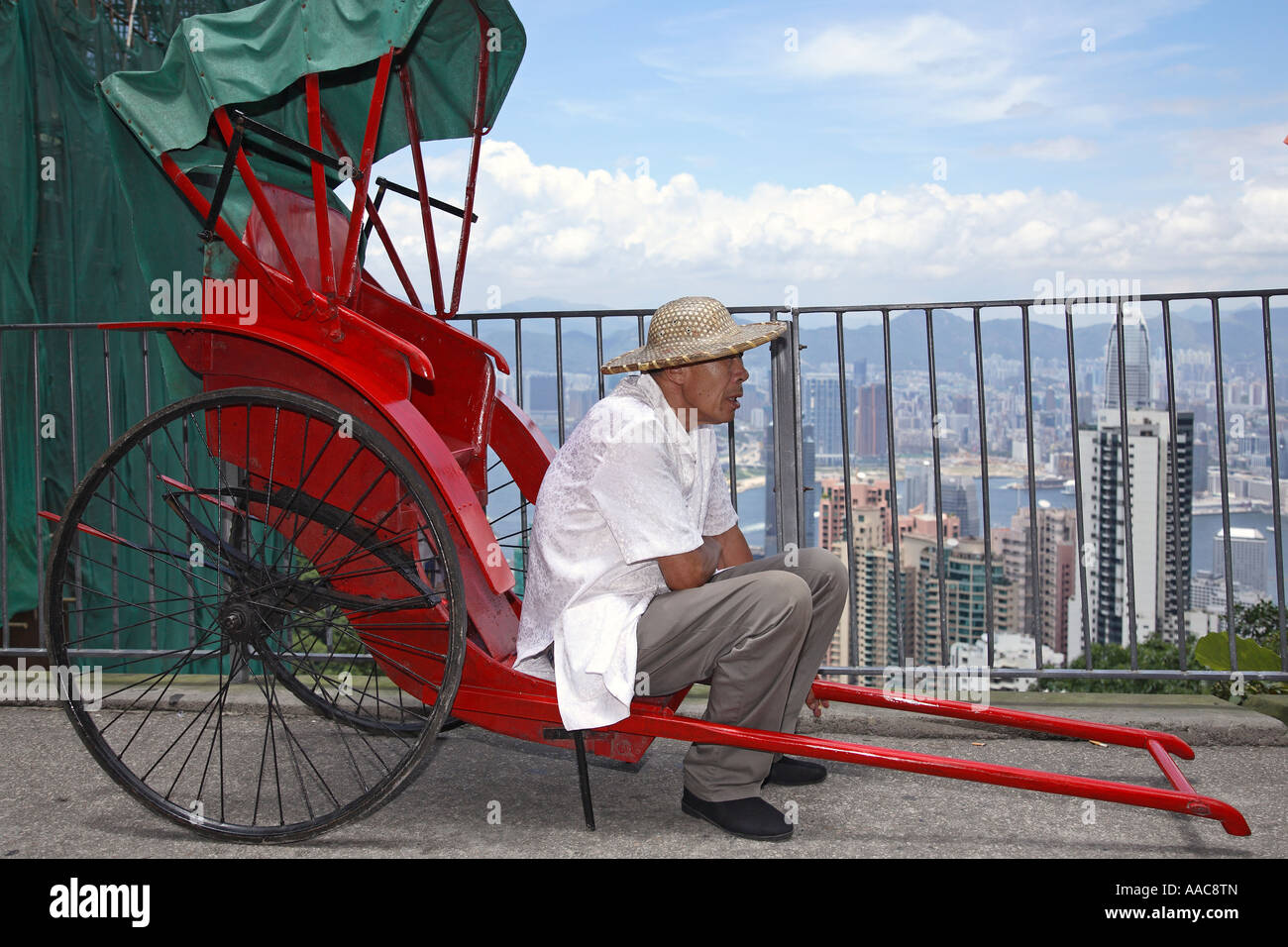 Rickshaw hong kong hi-res stock photography and images - Alamy