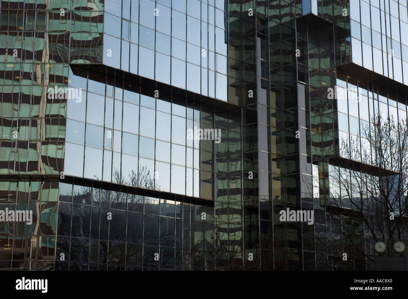 Coloured glass facades hi-res stock photography and images - Alamy