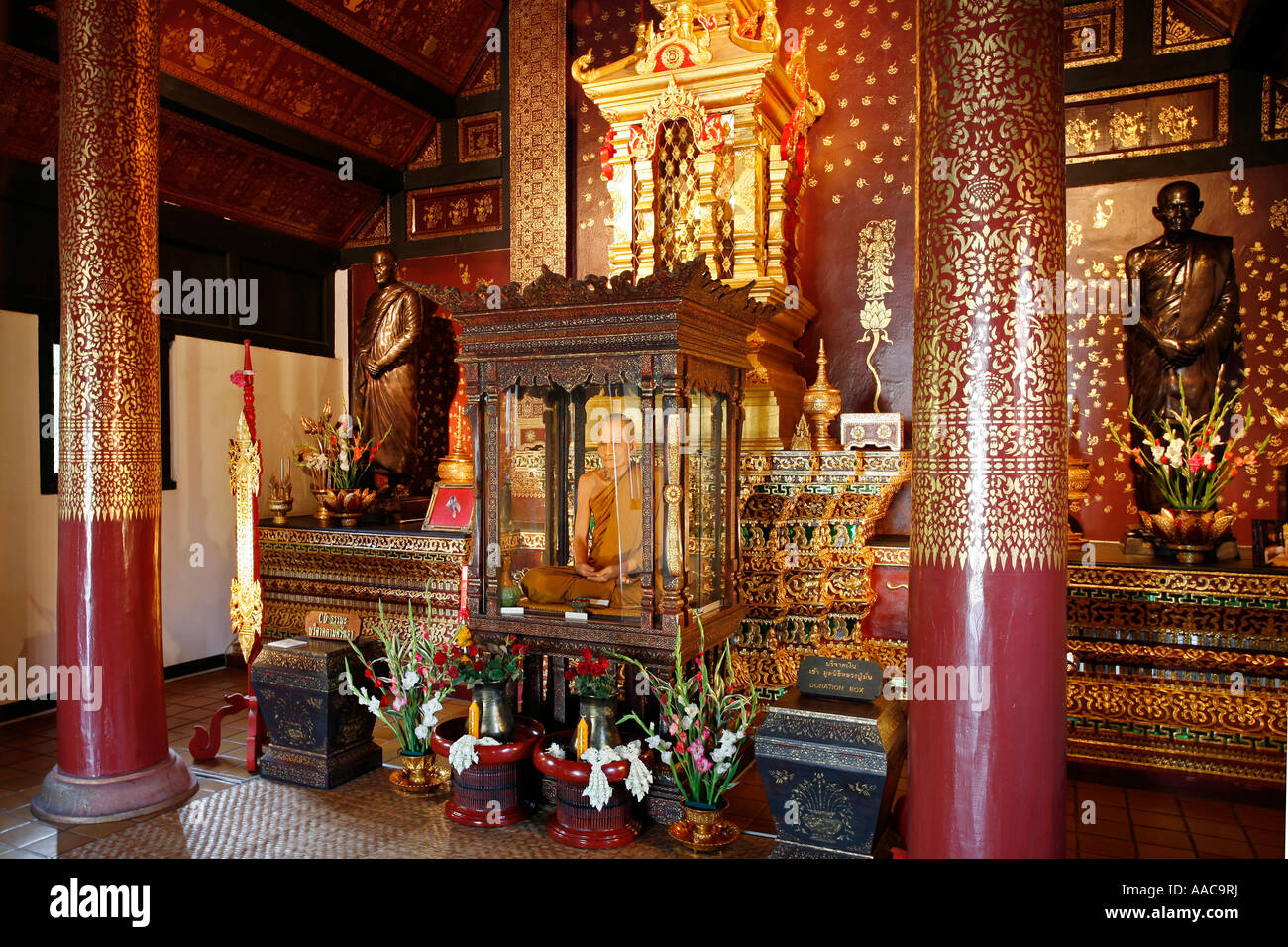 Interior wat chedi luang buddhist hi-res stock photography and images ...
