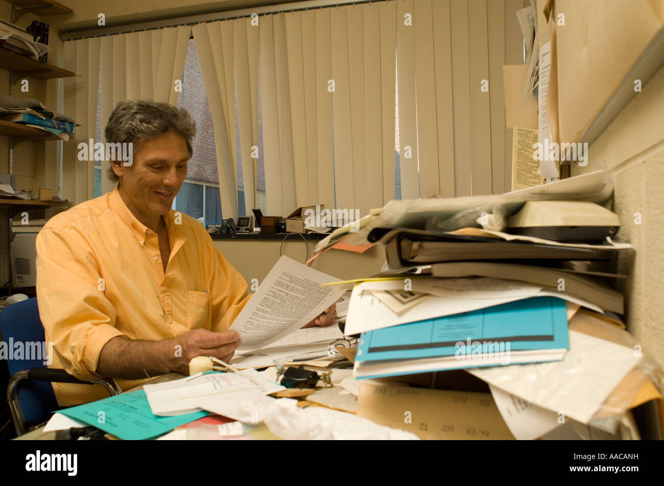 Man with messy desk hi-res stock photography and images - Alamy