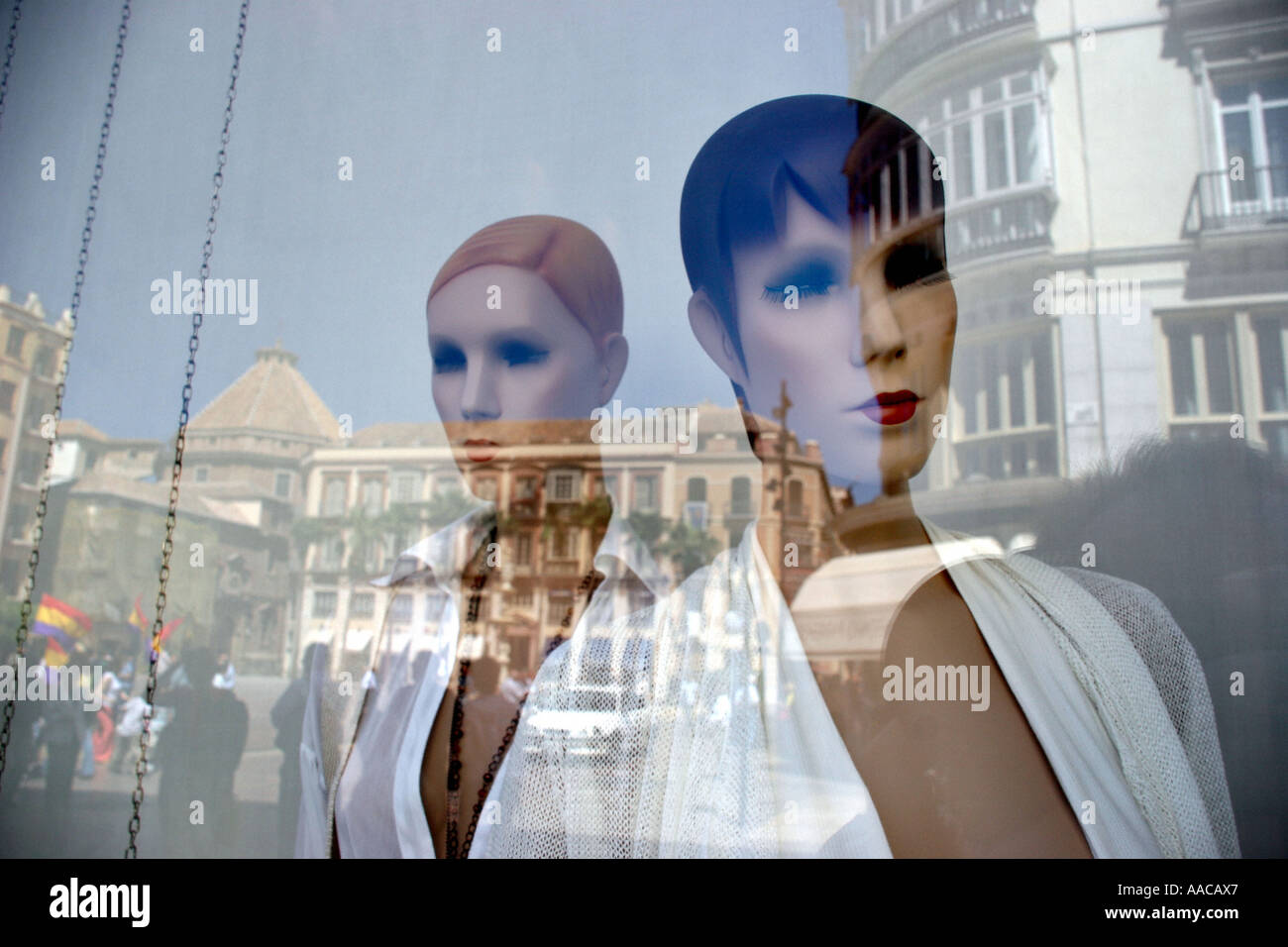 Shop window dolls Stock Photo - Alamy