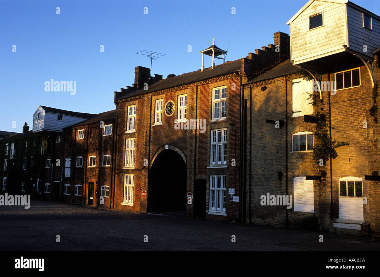 Snape village hi-res stock photography and images - Alamy