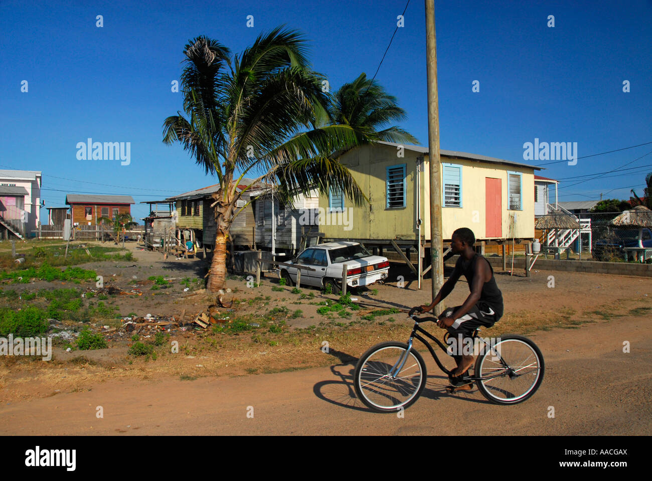 Garifuna house hi-res stock photography and images - Alamy