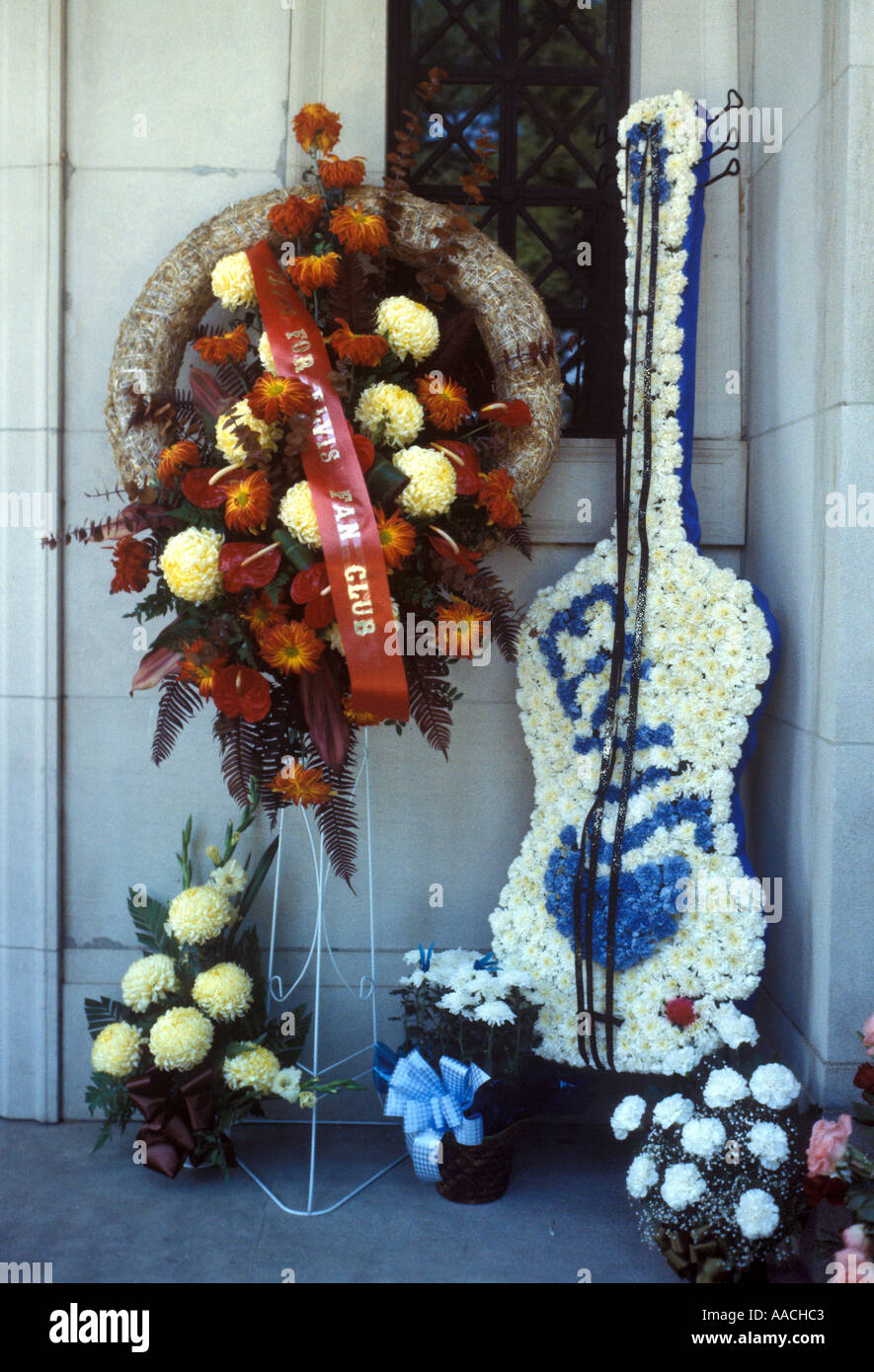 Elvis presley funeral hi-res stock photography and images - Alamy