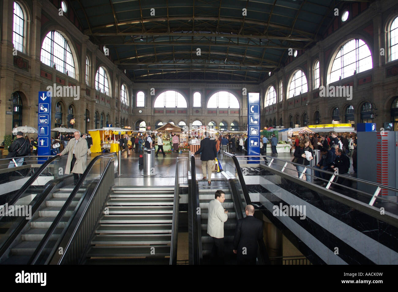 Station hall with market stalls in Zurich, Switzerland Stock Photo - Alamy