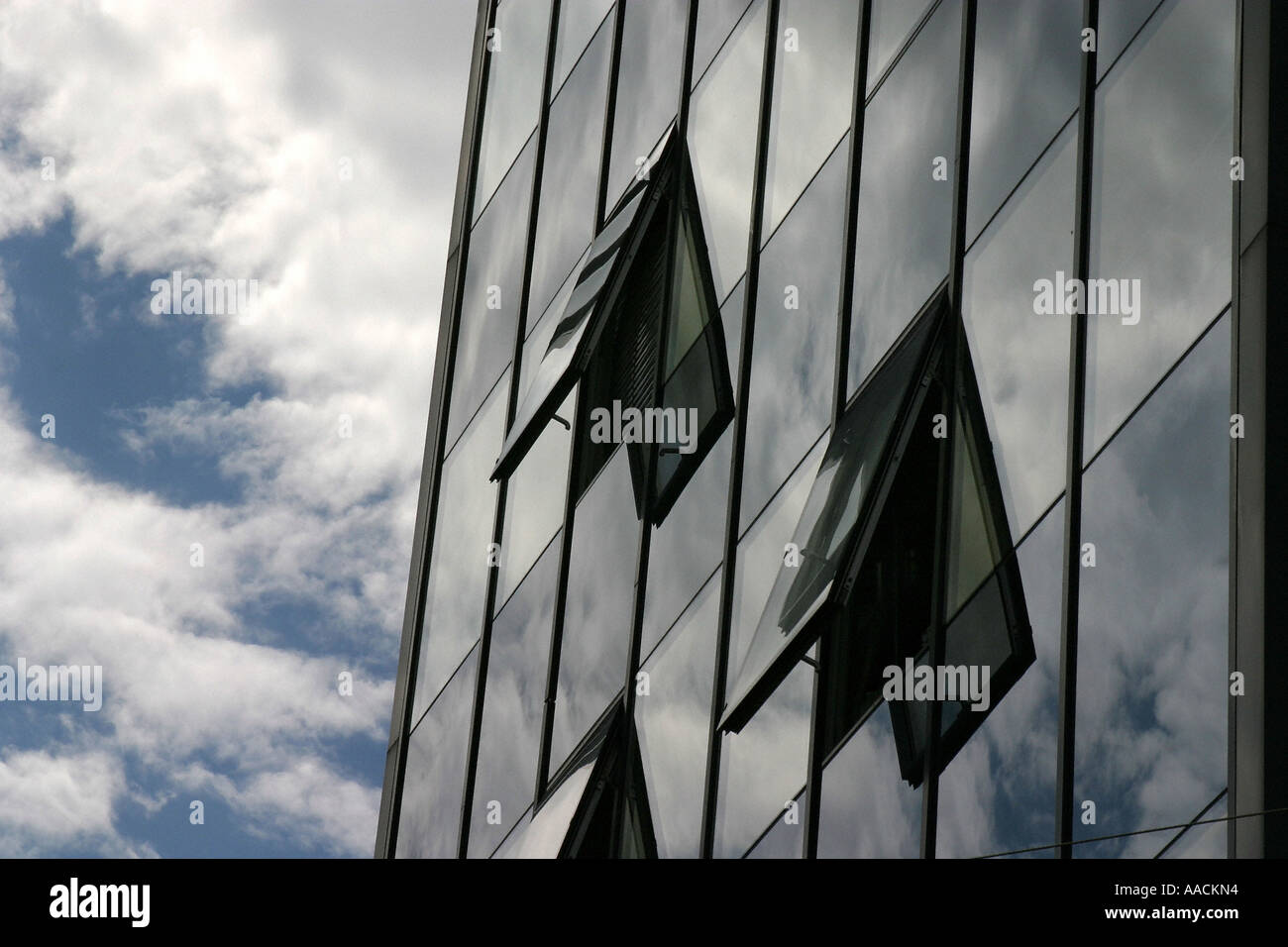 Bureaubuilding hi-res stock photography and images - Alamy