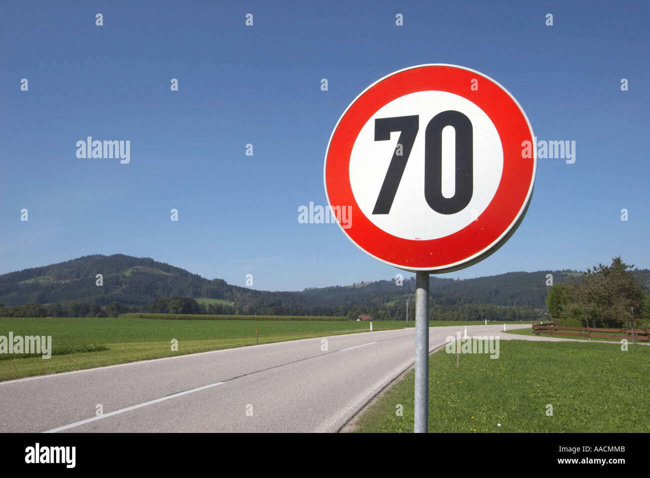 Speed limiting 70 kmh Stock Photo - Alamy