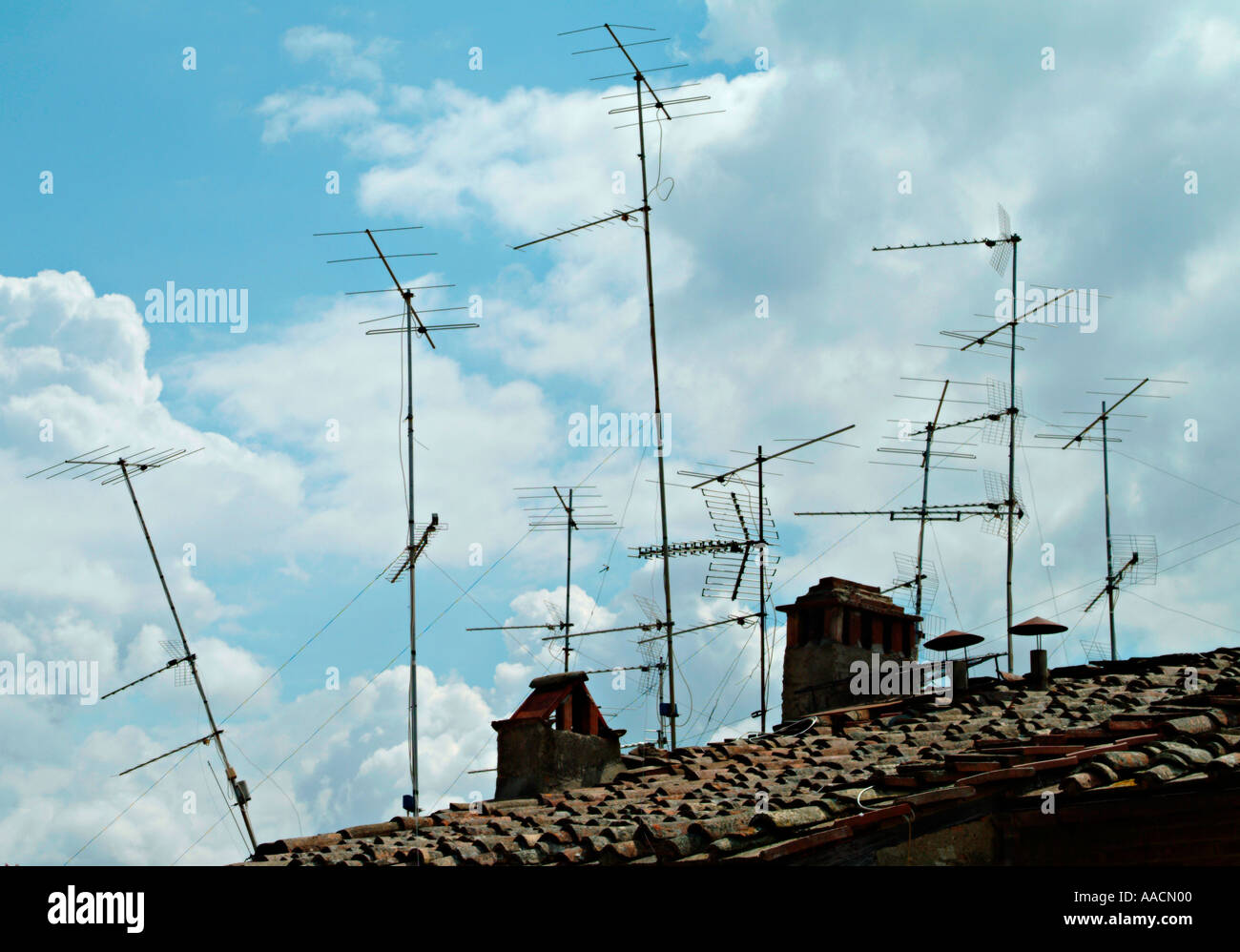 Receiving aerials hi-res stock photography and images - Alamy