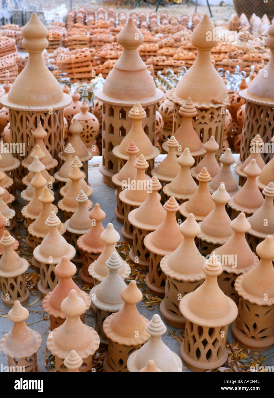 Terracotta pottery algarve portugal hi-res stock photography and images ...