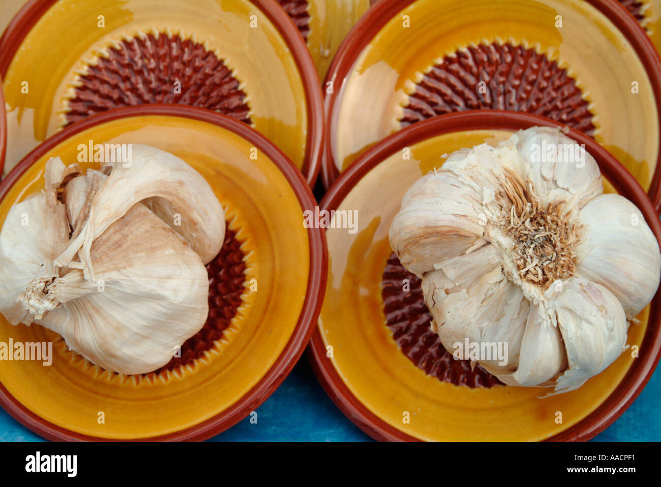 pottery with garlic Stock Photo - Alamy