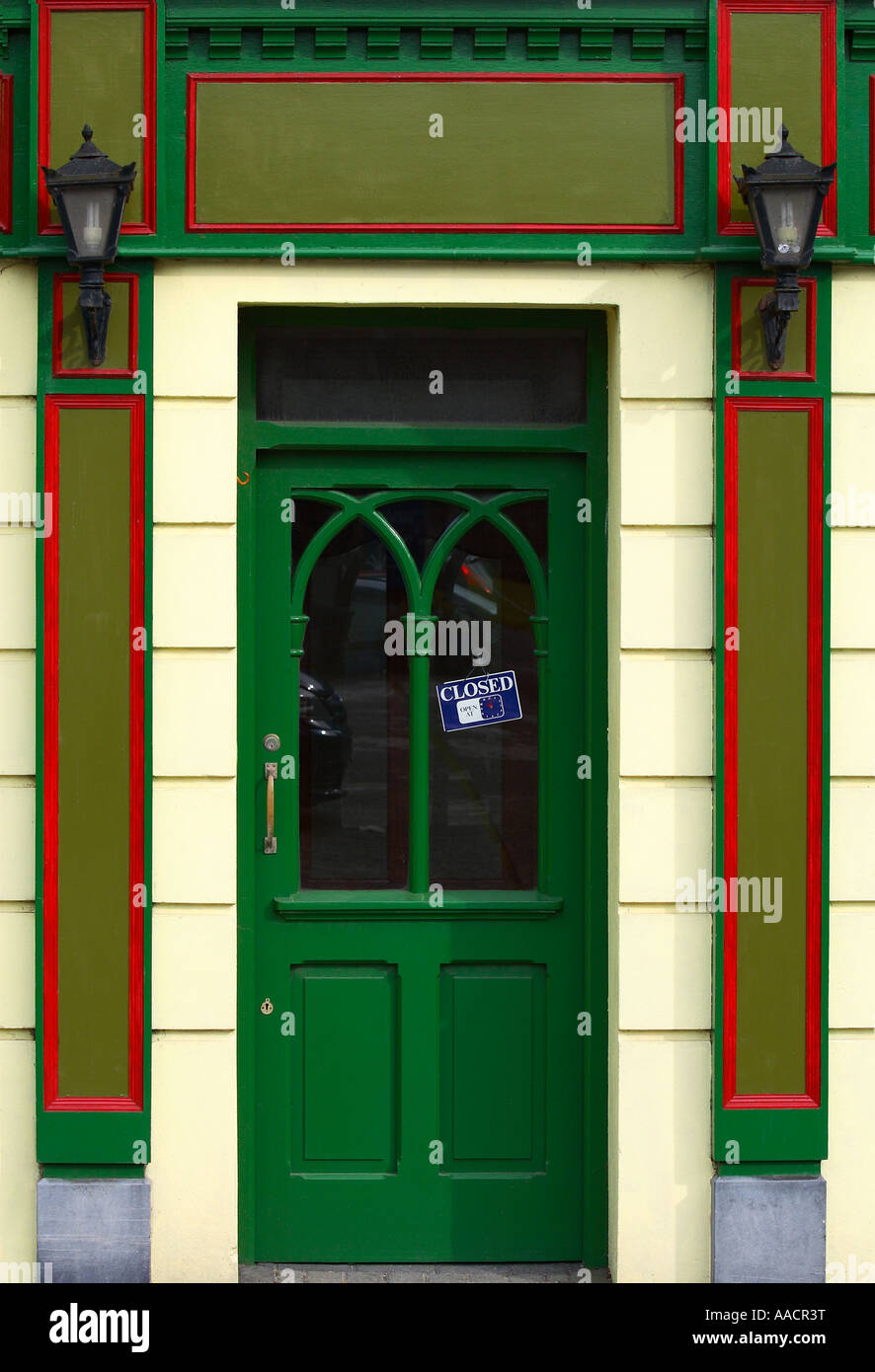 Pub closed sign hi-res stock photography and images - Alamy