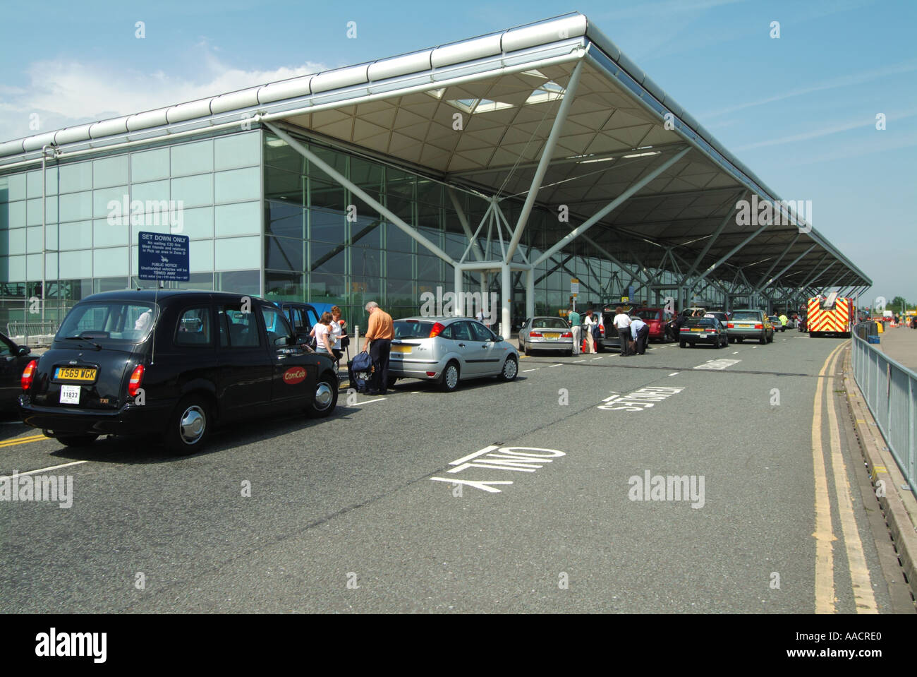 Airport drop off uk hi-res stock photography and images - Alamy