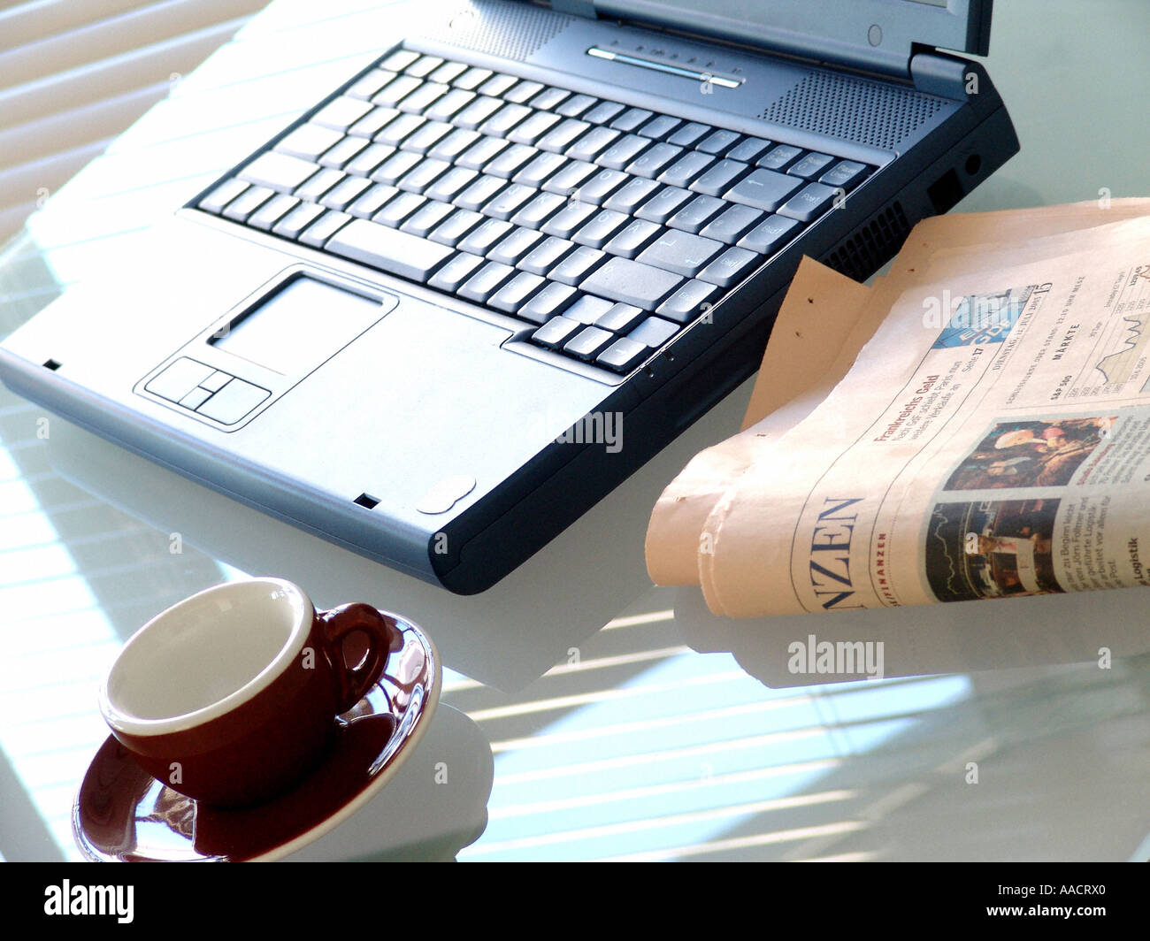 World newspapers display hi-res stock photography and images - Alamy