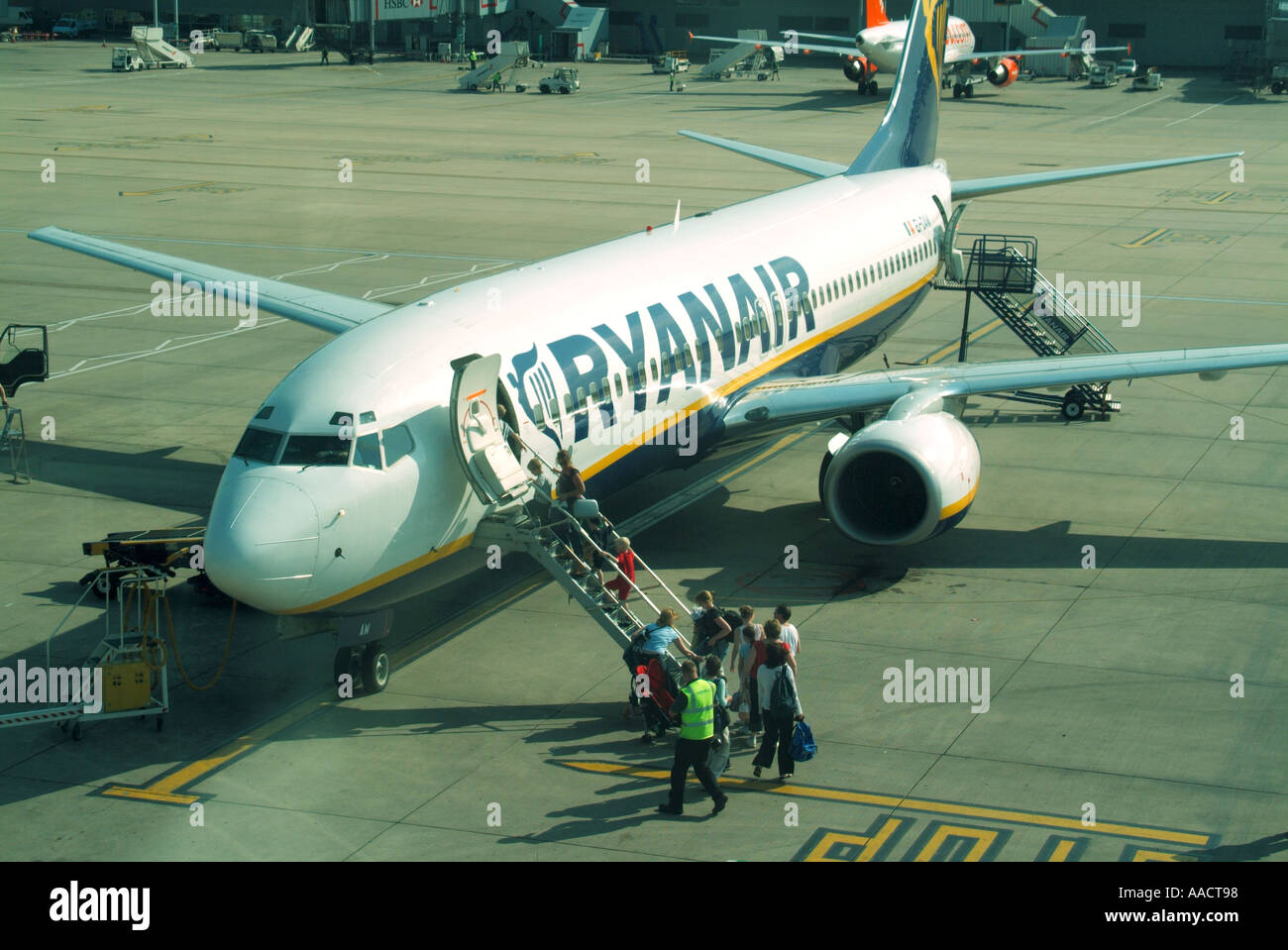 Two ryanair passenger jets hi-res stock photography and images - Alamy