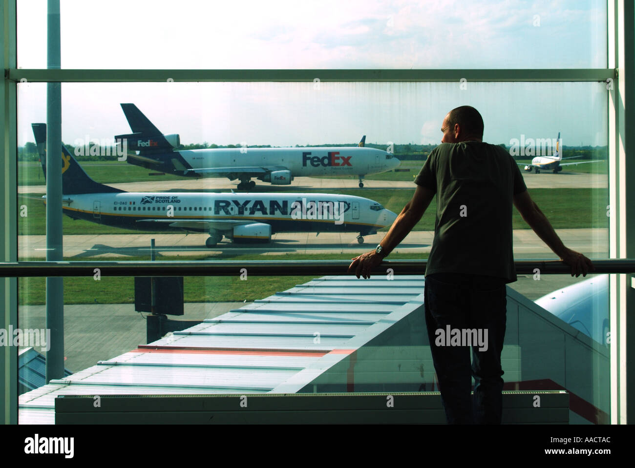 London stansted airport main terminal hi-res stock photography and ...