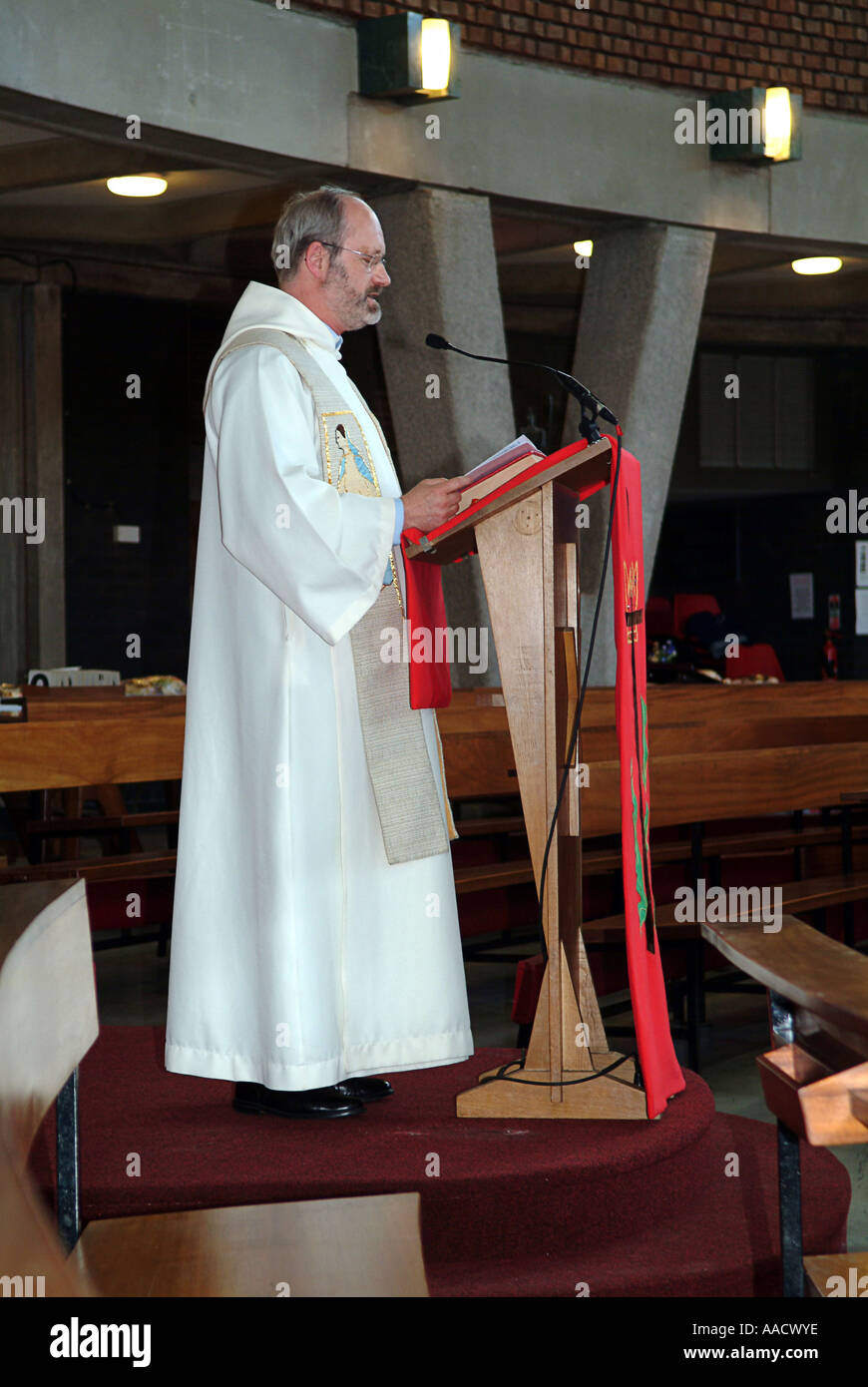 Anglican priest hi-res stock photography and images - Alamy
