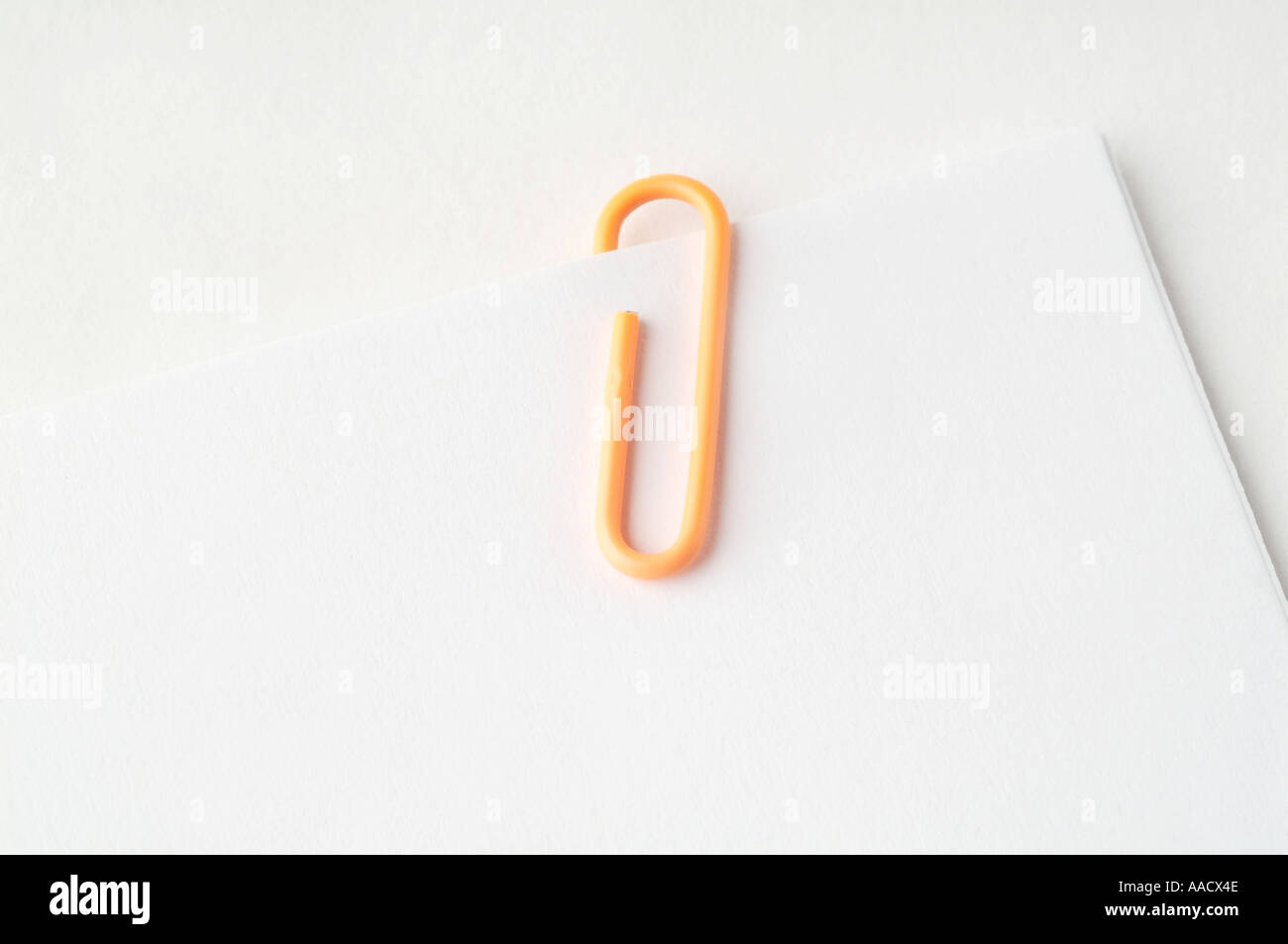 Twisted paperclip hi-res stock photography and images - Alamy