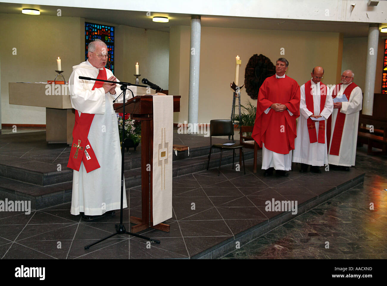 Catholic deacon hi-res stock photography and images - Alamy