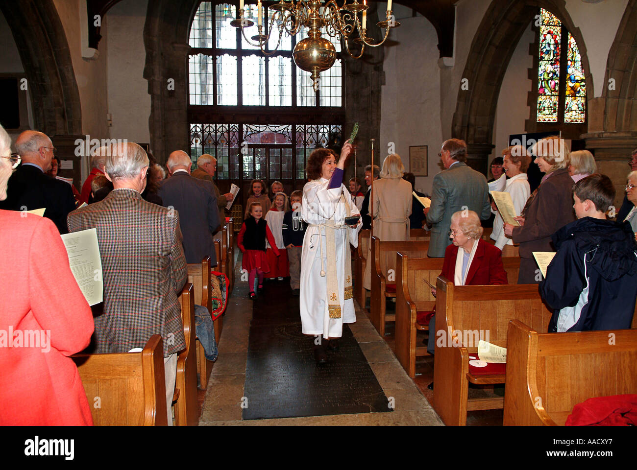 Female priest communion hi-res stock photography and images - Alamy
