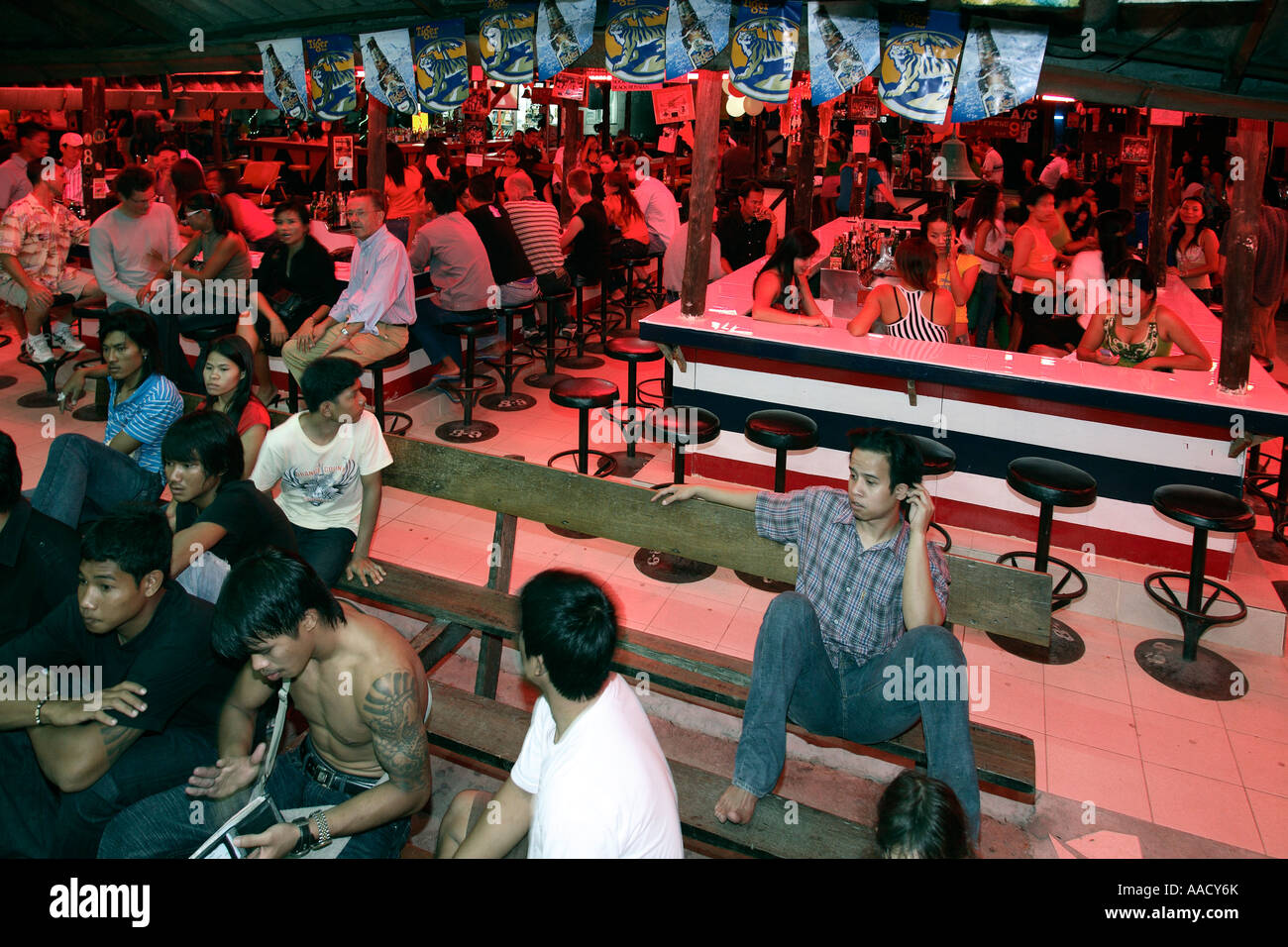 Boxing audience hi-res stock photography and images - Alamy