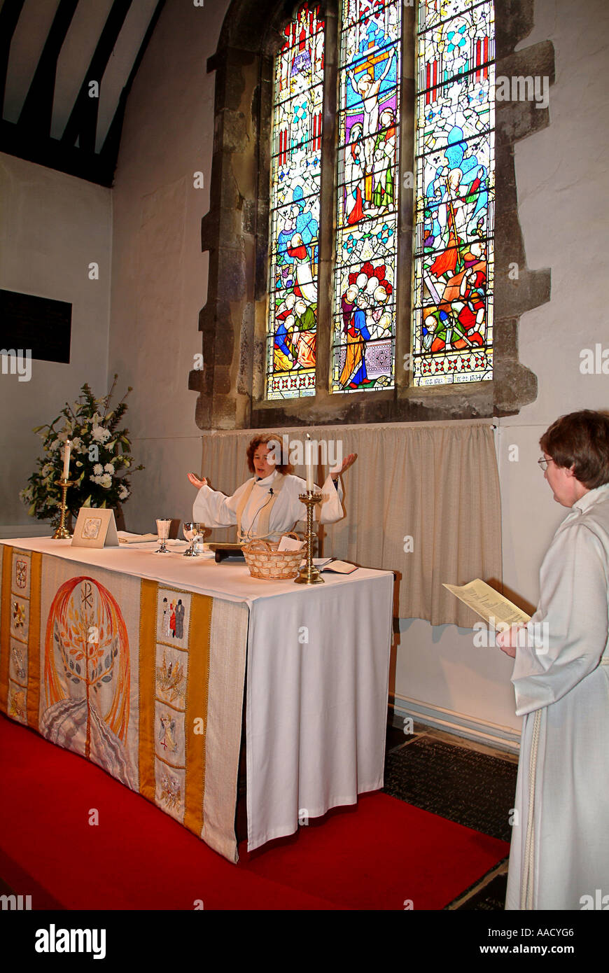 Revd Anne Le Bas celebrating the Eucharist Stock Photo - Alamy