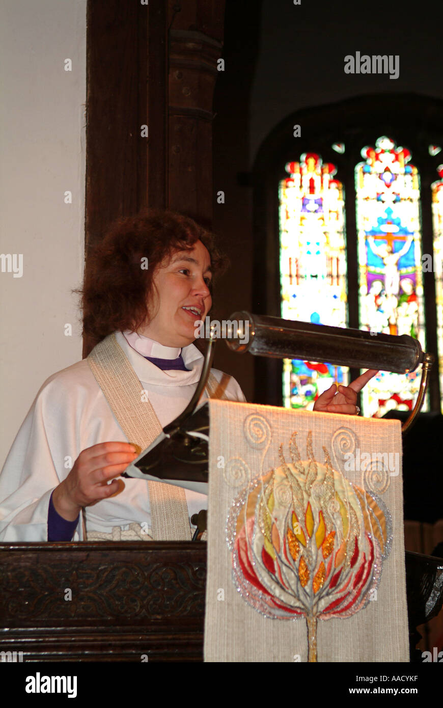 Revd Anne Le Bas preaching during the service Stock Photo - Alamy