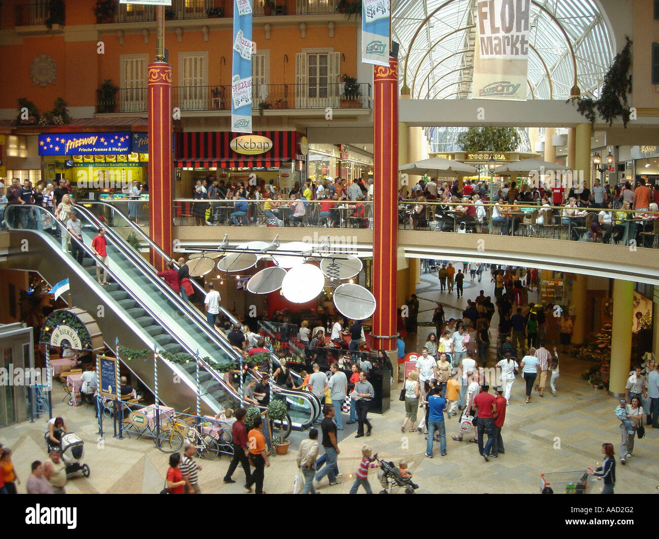 Busy line in supermarket hi-res stock photography and images - Alamy