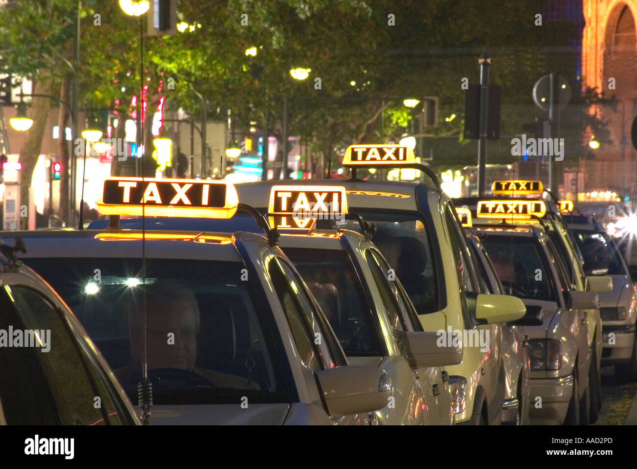 taxi stand at night Stock Photo - Alamy