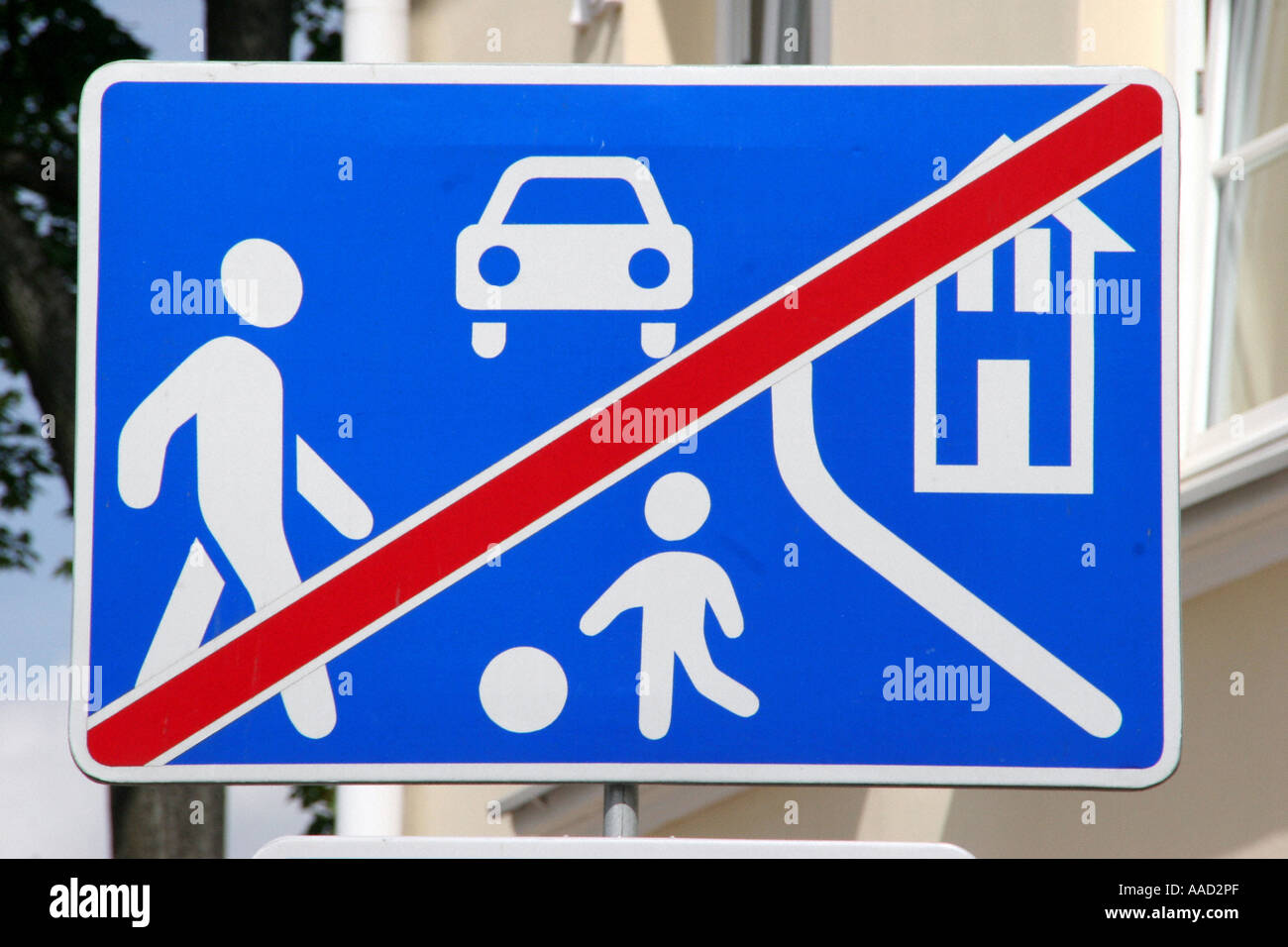End speed restriction traffic sign hi-res stock photography and images ...